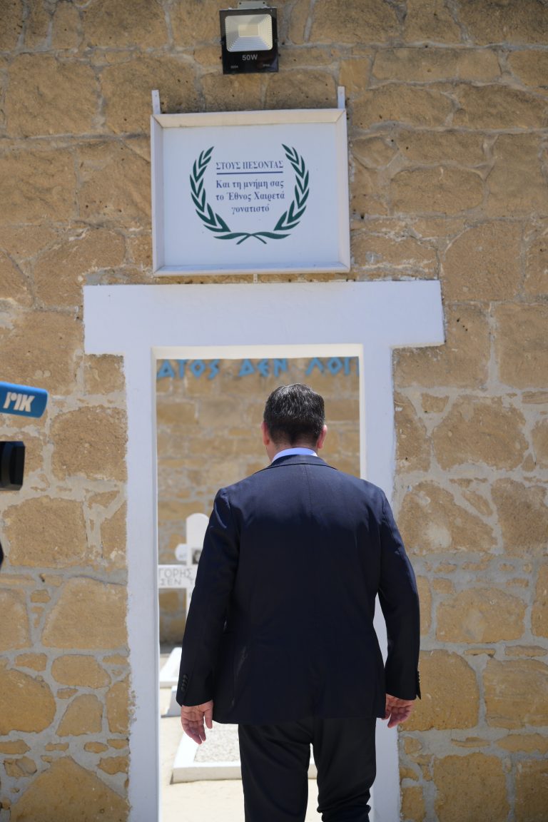 Στα Φυλακισμένα Μνήματα ο Νίκος Ανδρουλάκης – ΠΑΣΟΚ – Κίνημα Αλλαγής
